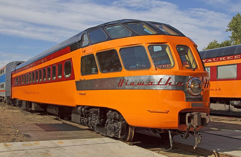 The Milwaukee Road Hiawatha passenger trains - Trains