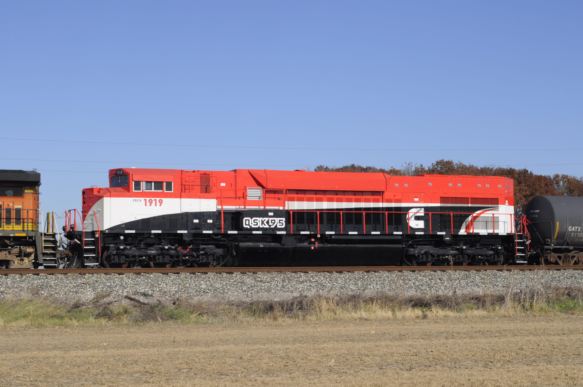 Cummins Tier 4 freight locomotive headed to Indiana for testing ...