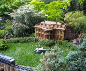 How to landscape around your buildings | Garden Railways Magazine