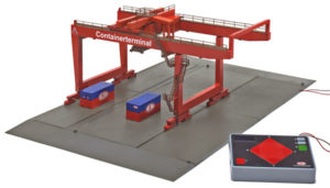 Heljan HO scale operating container crane | ModelRailroader.com