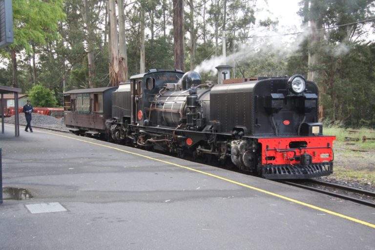 Beyer-Garratt locomotive debuts on Australian heritage railway | Trains ...
