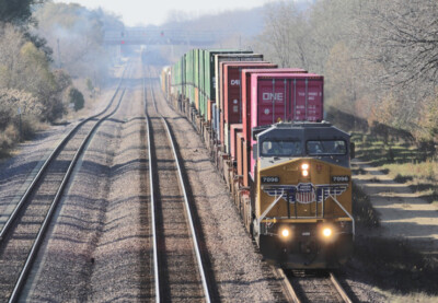 Digest: Union Pacific to pay $1,000 bonus to union employees who worked ...
