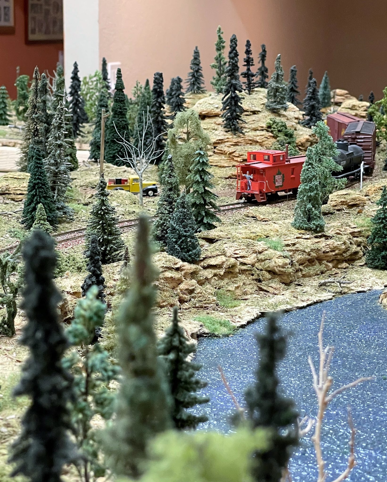How to build a compact HO layout - Trains