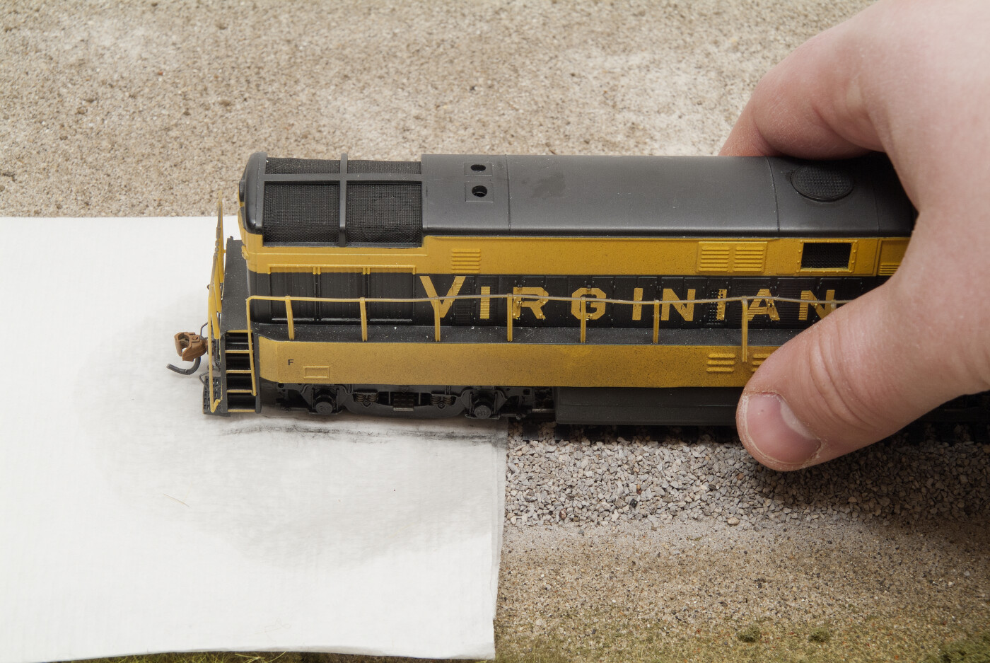 Clean locomotive wheels - Trains