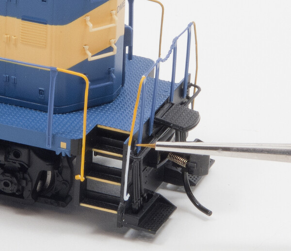 Painting acetal handrails - Trains