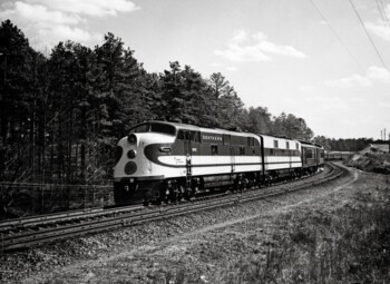 The 'Crescent' takes a curve - Trains