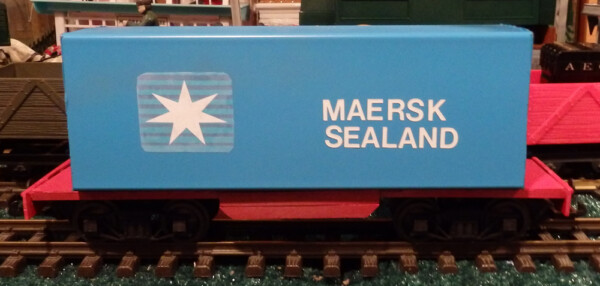Build a large-scale shipping container for your garden railroad - Trains
