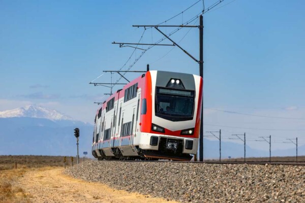 Caltrain runs first test with eletrified equipment - Trains