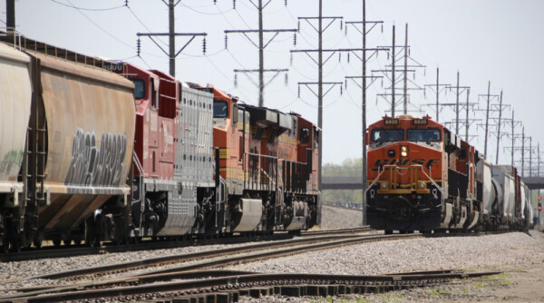 News photos: Wabtec battery-electric makes appearance in Chicago - Trains