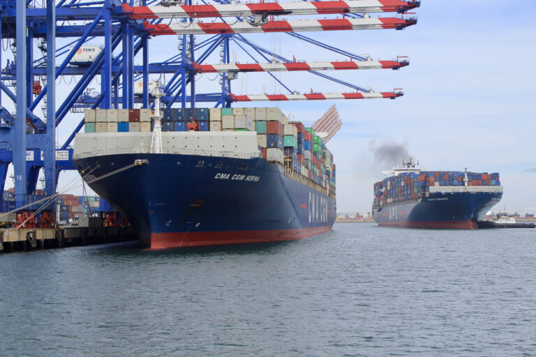 Railroads take steps to ease intermodal congestion - Trains