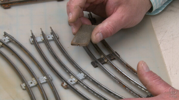 How to clean old tubular track - Trains