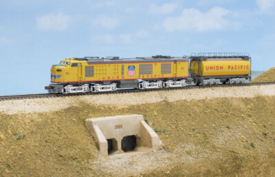 ScaleTrains.com N scale UP standard turbine - Trains