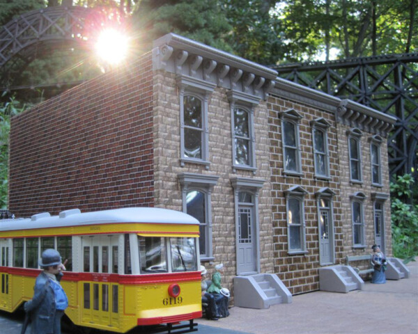 Use fabric to cover your large-scale buildings - Trains