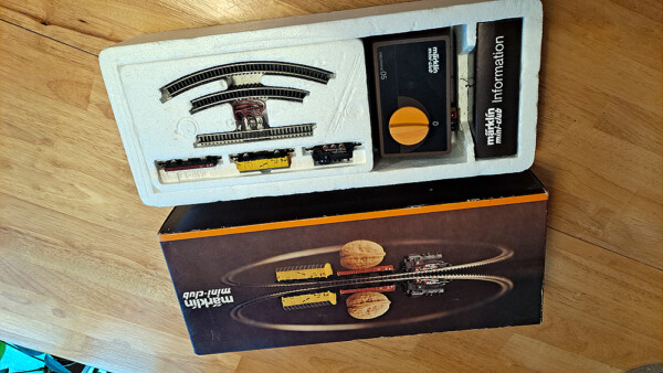 1980s Z scale train set - Trains