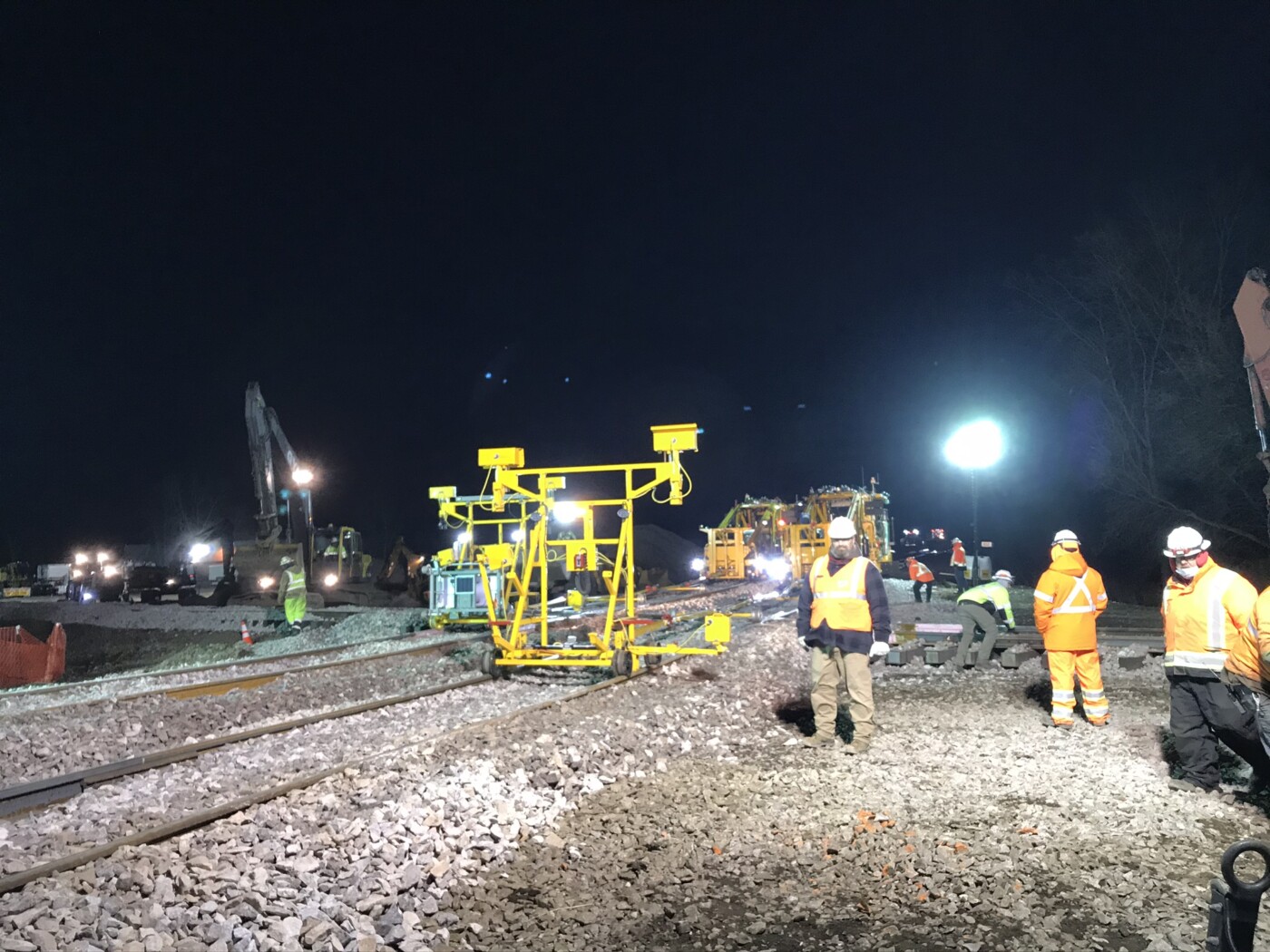Reconstructing a railroad diamond crossing - Trains
