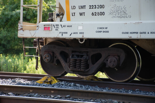 How to rerail a freight car on a short line - Trains