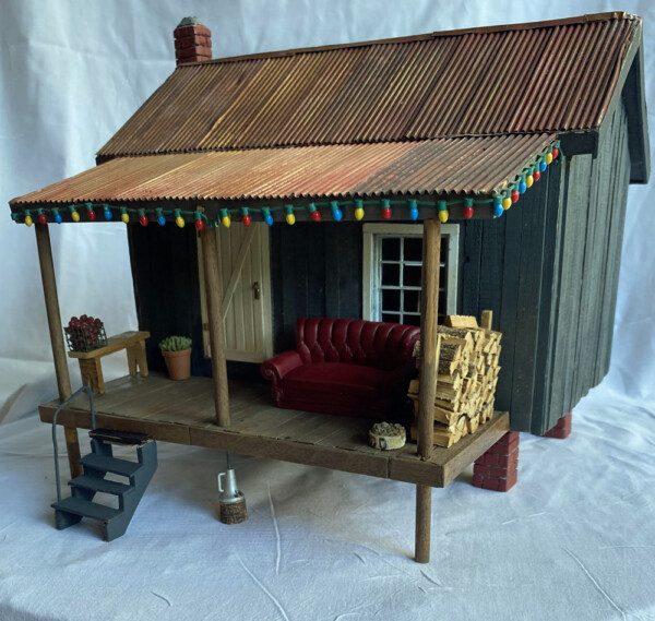 A rural farmhouse for your garden railroad - Trains