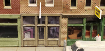 Three ways to entice viewers with storefront window displays - Trains