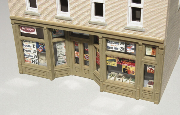 Three ways to entice viewers with storefront window displays - Trains