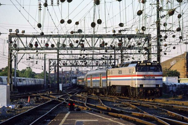 Early Amtrak electric locomotives - Trains