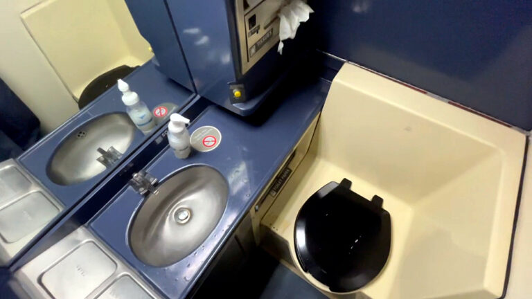 Amtrak roomette experience on the Empire Builder - Trains