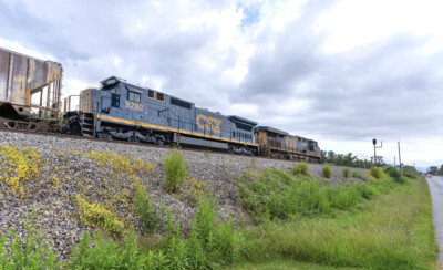 CSX rekindles its relationship with venerable Dash-8 locomotives - Trains