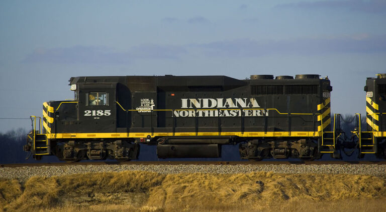 Indiana Northeastern upgrades, repaints ex-Reading GP30 - Trains