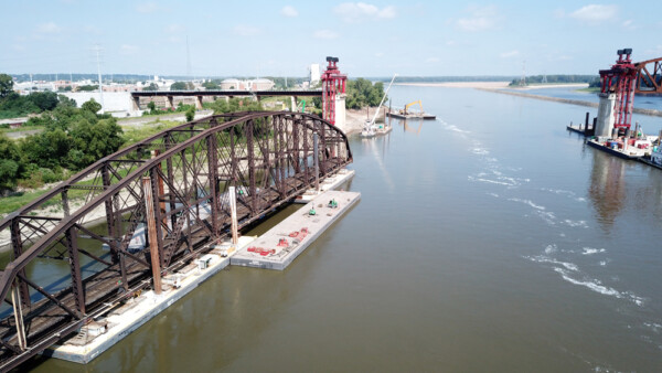 News photos: Completing the Merchants Bridge - Trains
