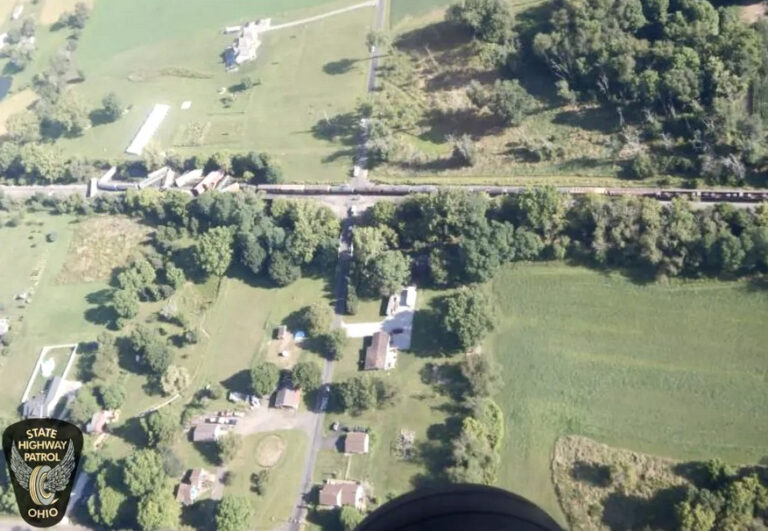 NS train derails in Ohio after collision with truck - Trains