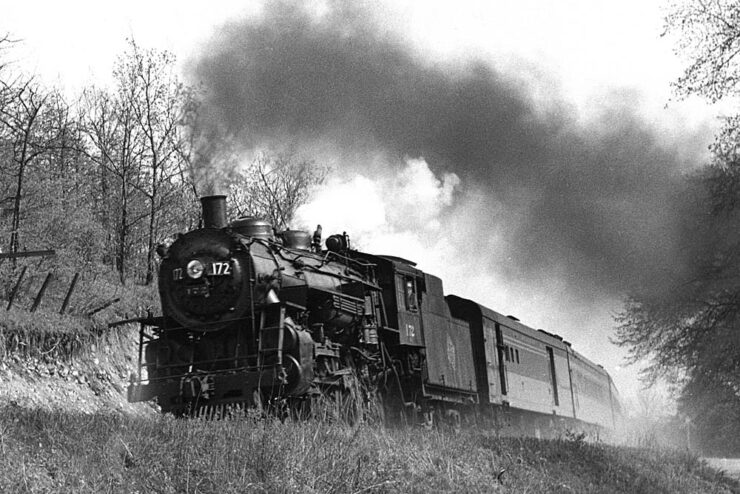 Riding trains in the 1940s - Trains