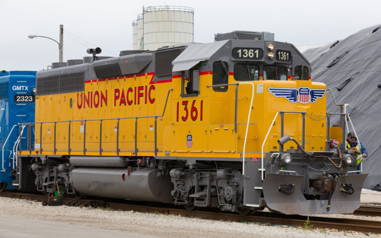 How dynamic brakes work - Trains