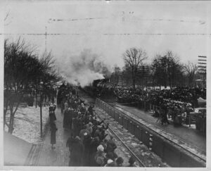 Chicago and North Western 400 train between Chicago and the Twin Cities ...