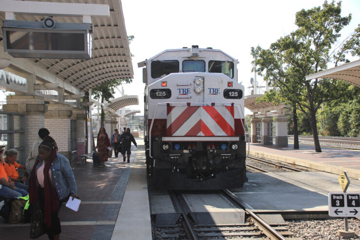 Circumnavigating the metroplex - Trains