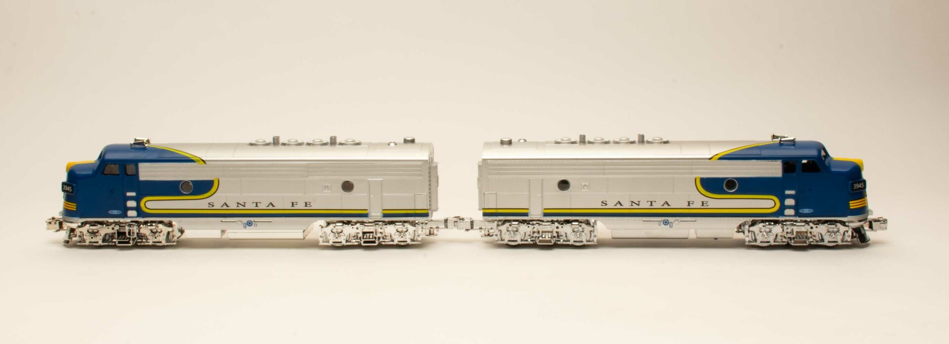 Menards Santa Fe diesel A-A set beta 4.0 test - Trains