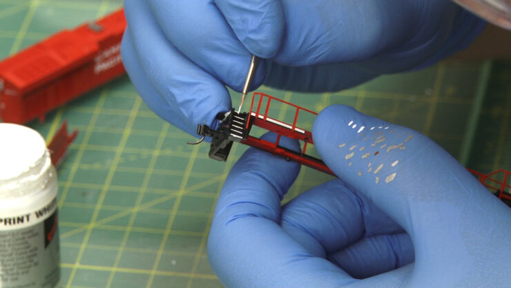 Weathering N scale locomotives - Trains