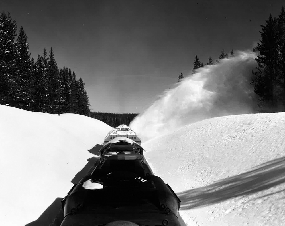 Railroad snow plow methods in North America - Trains