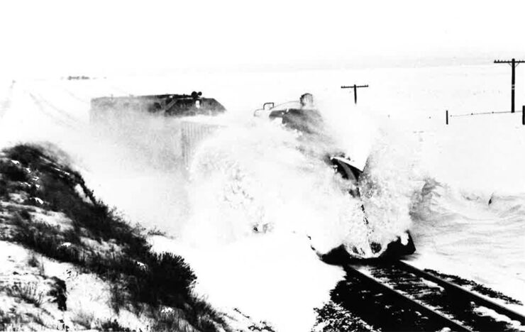 Railroad snow plow methods in North America - Trains