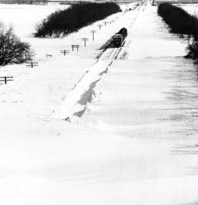 Railroad snow plow methods in North America - Trains