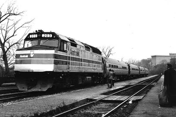 Amtrak F40PH locomotives - Trains