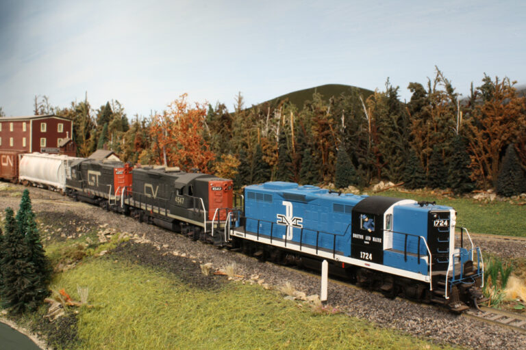 Summertime era-swapping on the White River Division - Trains