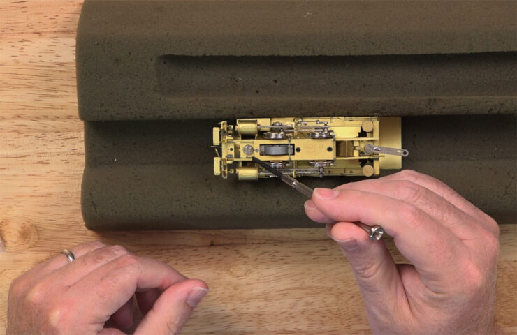 Brass engine disassembly basics - Trains