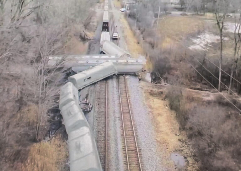 NS train derails in Detroit area - Trains