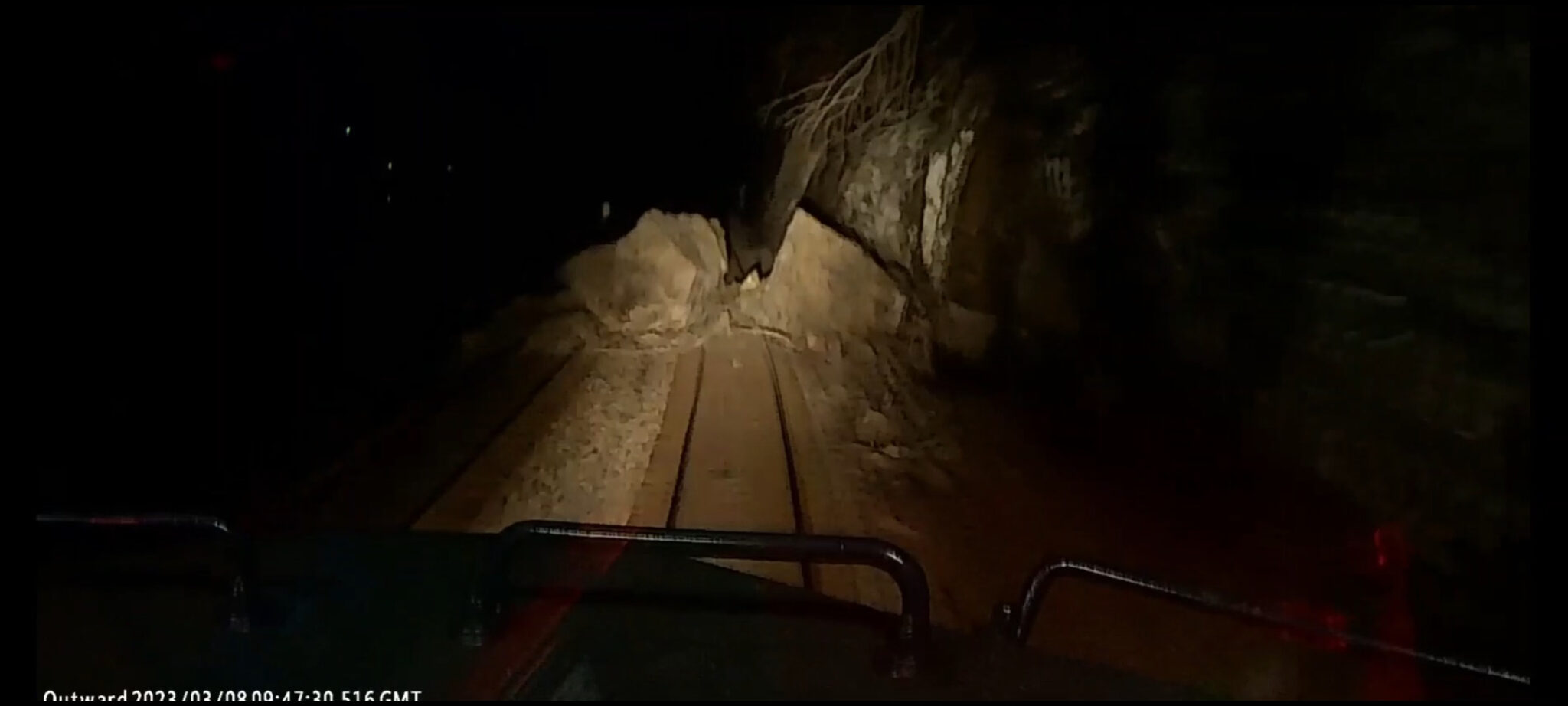 CSX empty coal train hits rock slide and derails in West Virginia’s New ...