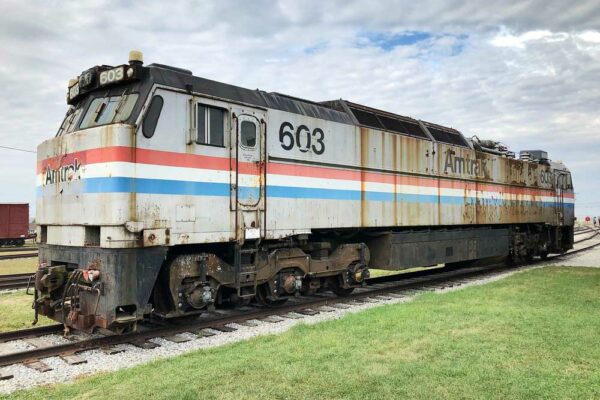 Early Amtrak GE Locomotives - Trains