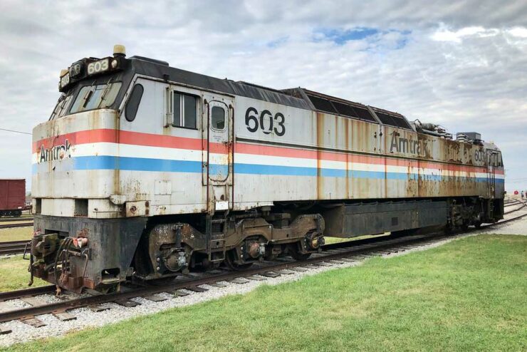 Early Amtrak GE Locomotives - Trains