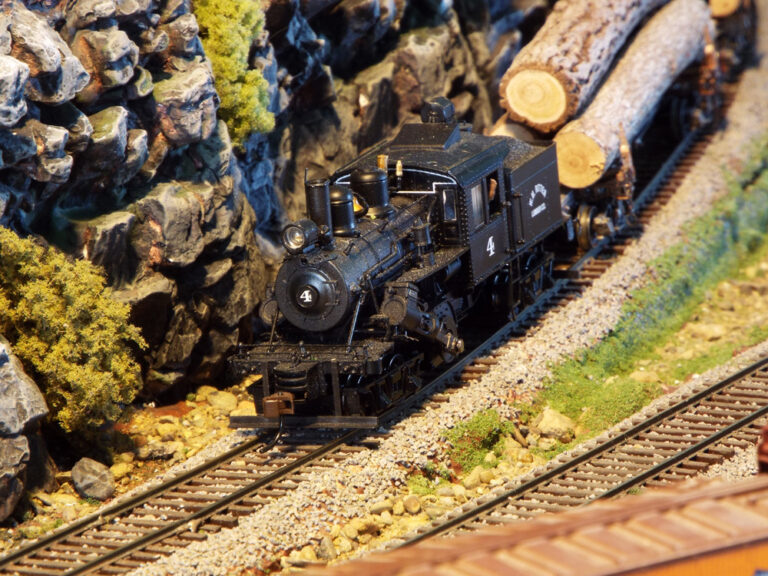 An HO Olympic logging layout in less than 64 square feet - Trains