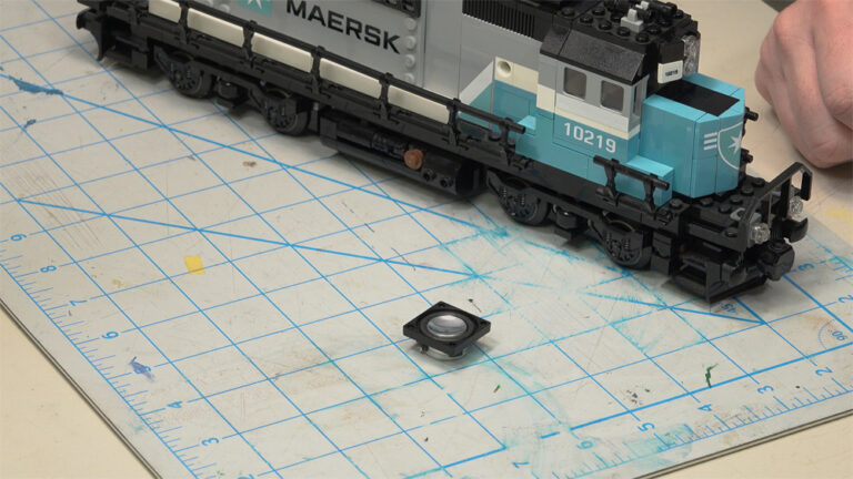 How to install a SoundTraxx Blunami decoder in a Lego locomotive - Trains