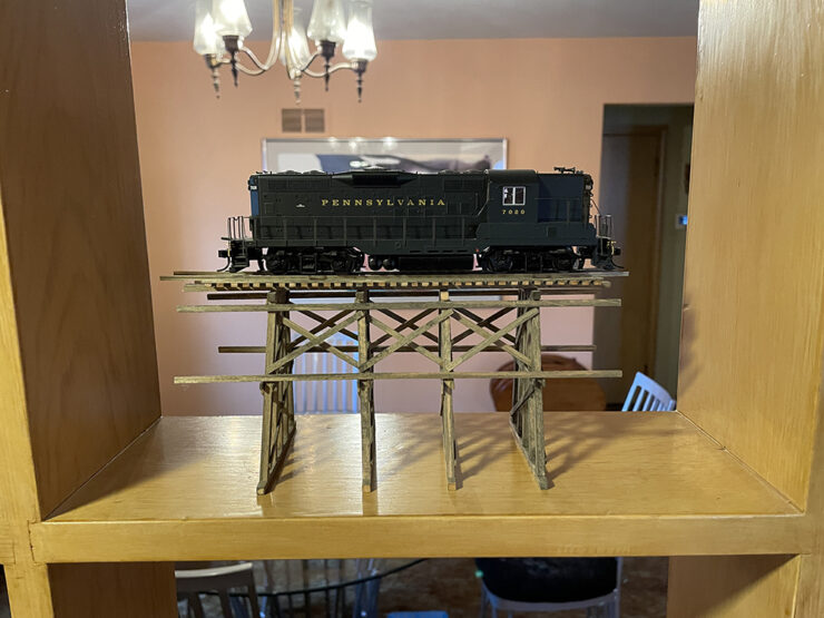 Easy model train décor - Trains