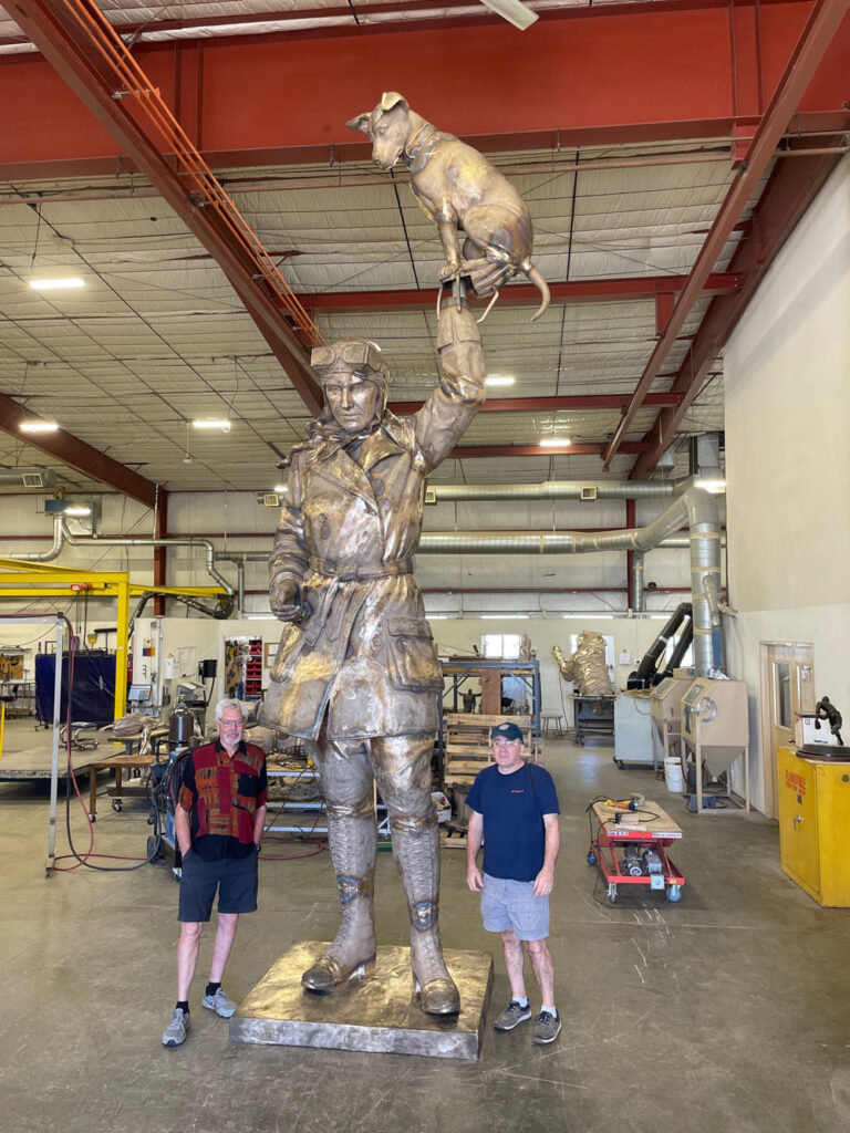 Bessie and Roxey statue at Mineola station - Trains