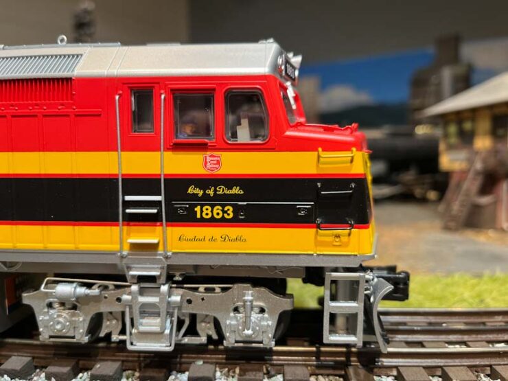 The Lionel F40PH - Trains